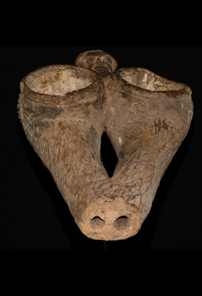 Splendide soufflet de forge de village africain Fang